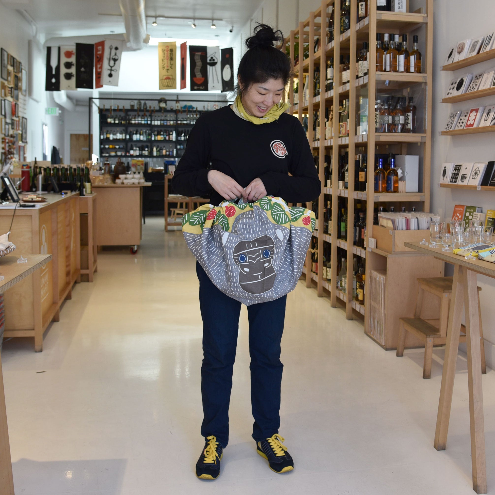 How to Make a Bag with a Furoshiki – Umami Mart